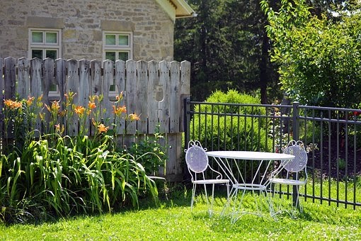 6 Tips To Help You Redesign Your Backyard